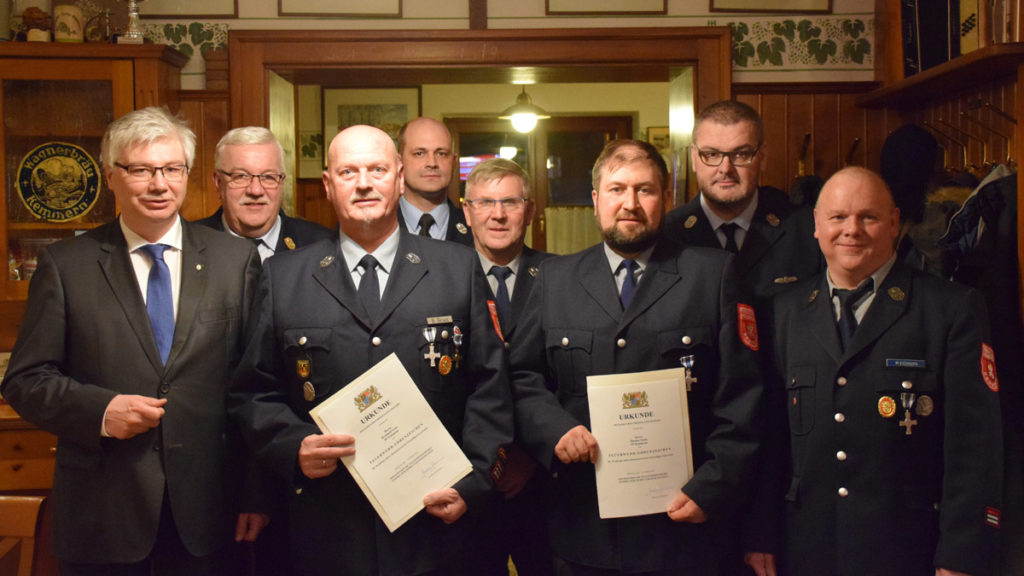 Erster Kommandant Bernhard Gries seit 40 Jahren im aktiven Dienst ...